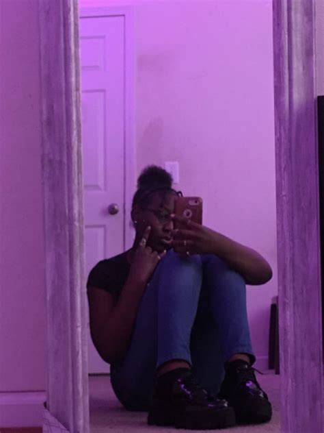 Pin By A D E D O Y I N On ๓ē Mirror Selfie Selfie Scenes