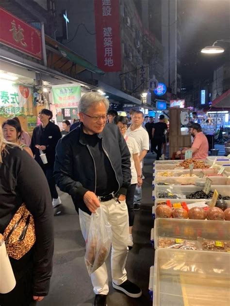 黃仁勳今晚又想逛夜市 最想吃這2樣小吃 鏡週刊 Mirror Media