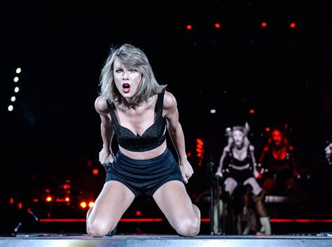Sexy Taylor Swift Pictures Popsugar Celebrity Photo 72