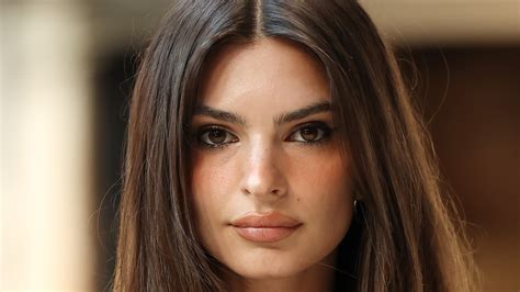 Emily Ratajkowski Shows Off Her Puffy Pout Freckles And Red Highlights In Rare Unedited Selfies