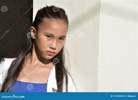 严肃的菲律宾女人少年女性 库存照片 图片 包括有 无感情 少数民族 冷漠 菲律宾 大动脉 沉默 137639476