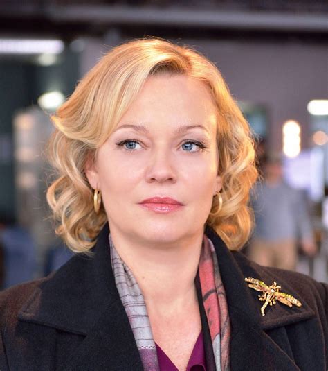 Download Samantha Mathis Short Blonde Hair Wallpaper