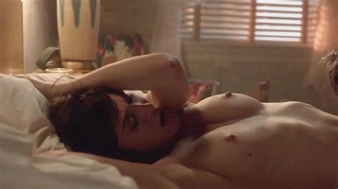 Lizzy Caplan Nue Dans Masters Of Sex