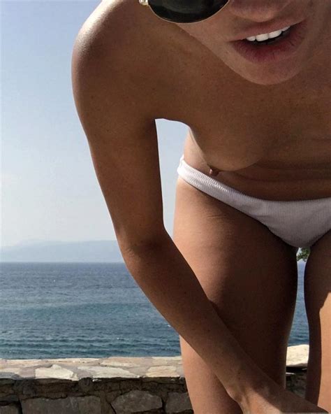 Meghan Markle Nude Leaked Pics New 21 Uncensored Pics — Prince Harrys Future Wife