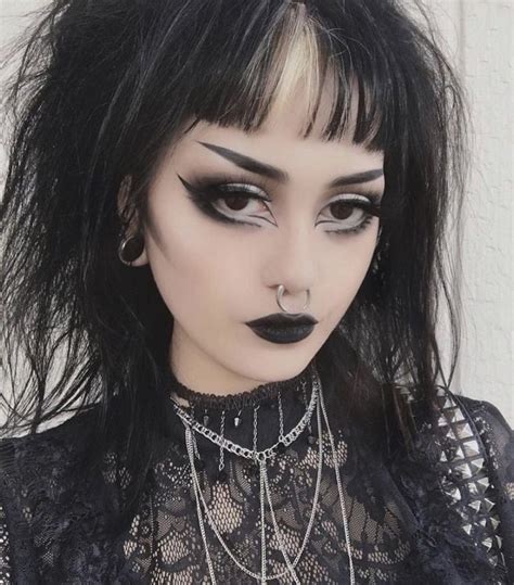 Pin By Edward Monsalve On Maquillaje Goth Eye Makeup Punk Makeup Edgy Makeup