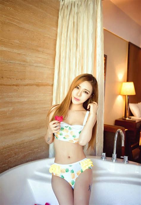 美女模特游瀟瀟酒店浴缸內比基尼濕身誘惑 每日頭條