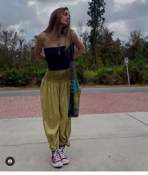 Hippie ☮️ On Instagram Happy Vibes 🌿🌼🦋🧡☀️ ☮️ Edenlayman Tag A Hippie💚 Hippiestyle