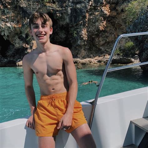 Pin By Heavelyorlando On Johnny Orlando Johnny Orlando Instagram Johnny Orlando Shirtless