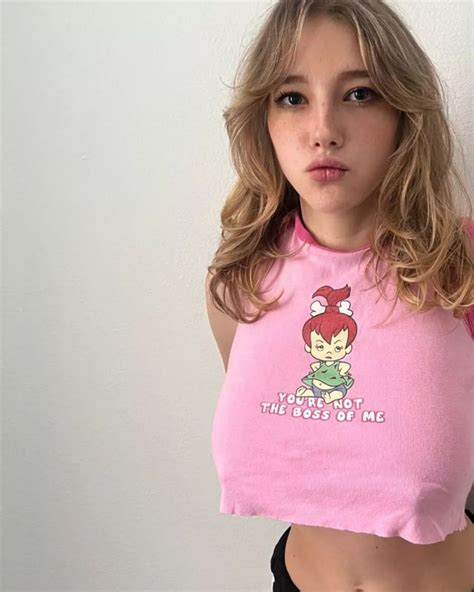 Zoe Moore Who Has Big Boobs And Cute Girl Types