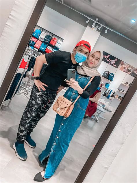 Sebelum Digugat Cerai Intip Potret Mesra Putra Siregar Dan Istri