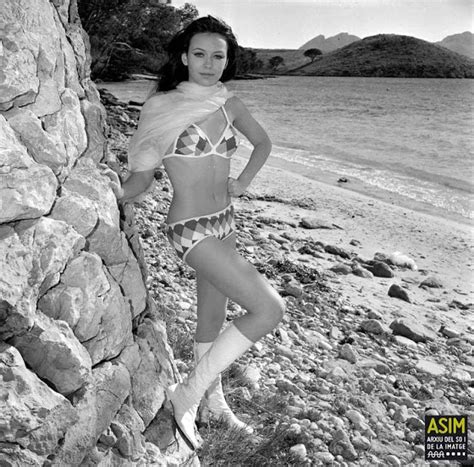 40 Glamorous Photos Of Lesley Anne Down In The 1970s Vintage News Daily