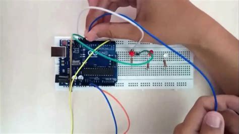 Rangkaian Sensor Suhu DHT11 Dengan LED Menggunakan Arduino Uno TEKNIK