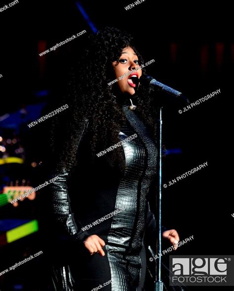 Jazmine Sullivan Performing Onstage During Her Reality Show Tour At Fillmore Miami Beach