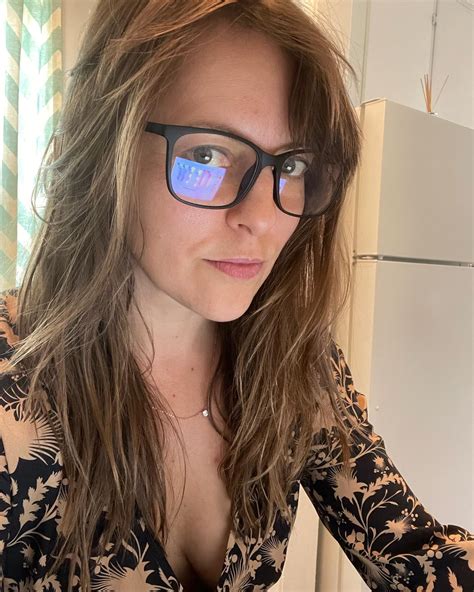 Her Cleavage And Sexy Glasses Rolgakayfans