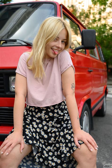 Bianca Bell Pictures Images