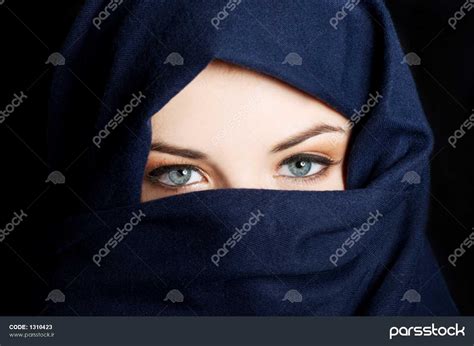 زن جوان عرب 1310423