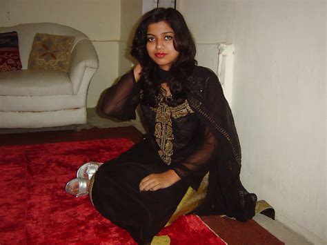 Sexy Indian Babes Neha Getting Naked