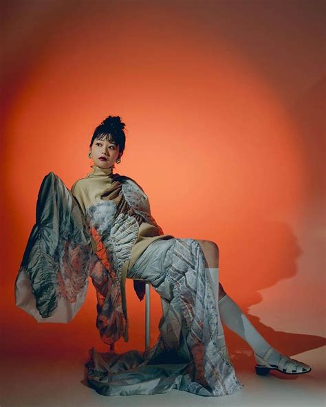 冨手麻妙さんのインスタグラム写真 冨手麻妙Instagram 久しぶりに作品撮り photographer