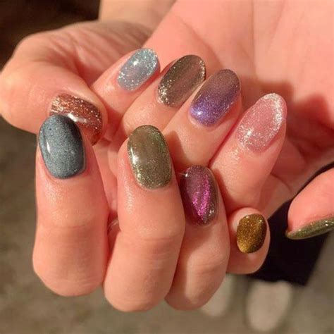 30 Cat Eye Nail Designs For An Ultra Chic Manicure Velvet Nails Cat Eye Nails Nail Designs