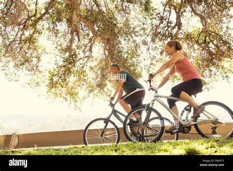 Radfahren In Kurzen Hosen Stockfotos Und Bilder Kaufen Alamy