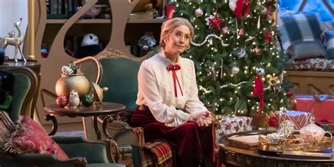 The Santa Clauses Aims To Redefine Mrs Claus Holiday Cheer