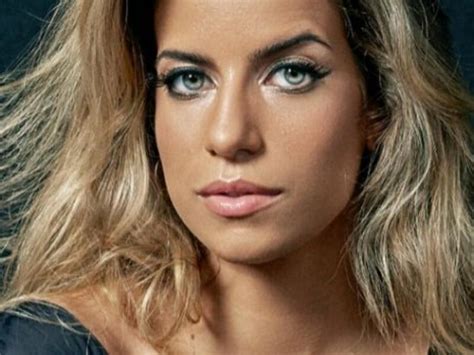 Maria Bopp Rebate Perfis Que Divulgam Suas Fotos Nua Folha PE