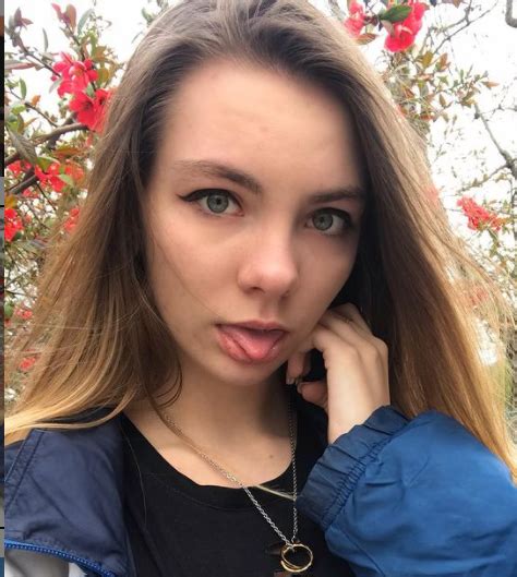 Christin Black Is A Very Young Beautiful And Cute Looking American Instagram Star And Social